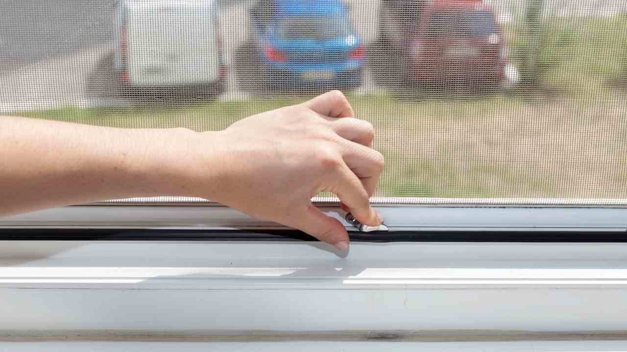MOSQUITEIROS, O TRUQUE PARA OS LIMPAR SEM OS DESMONTAR: ADEUS À ... MOSQUITEIROS, O TRUQUE PARA OS LIMPAR SEM OS DESMONTAR: ADEUS À ...
